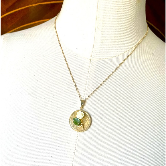Krementz | Jewelry | Vintage Krementz Gold Ivoryjade Rose Pendant ...